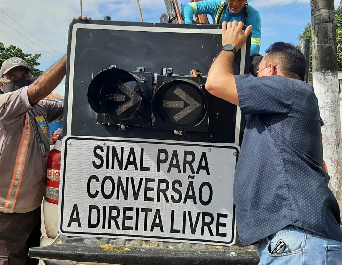 Conversão à direita será livre mesmo com semáforo vermelho na Av. Barão ...